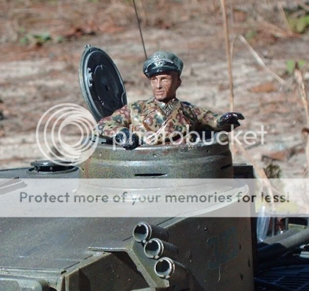 1/16 Tamiya DAK tank commander - RCU Forums